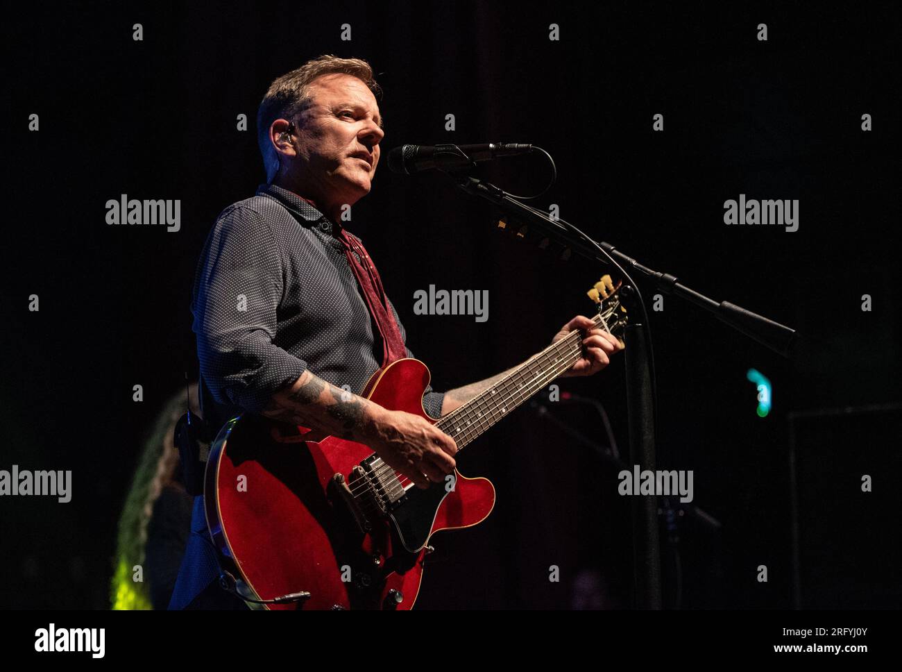 Kiefer sutherland young hi-res stock photography and images - Alamy