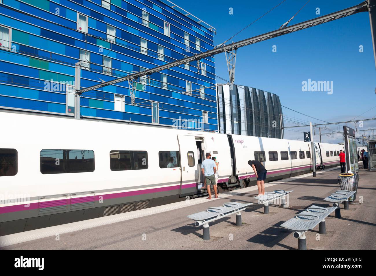 Tren terrestre hi-res stock photography and images - Alamy