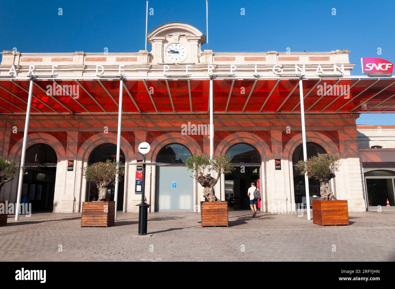 Train station france hi-res stock photography and images - Alamy