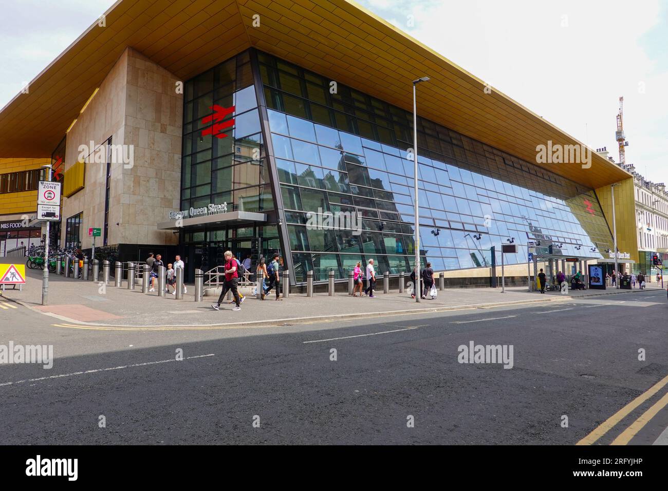 Glasgow queen street station exterior hi-res stock photography and ...