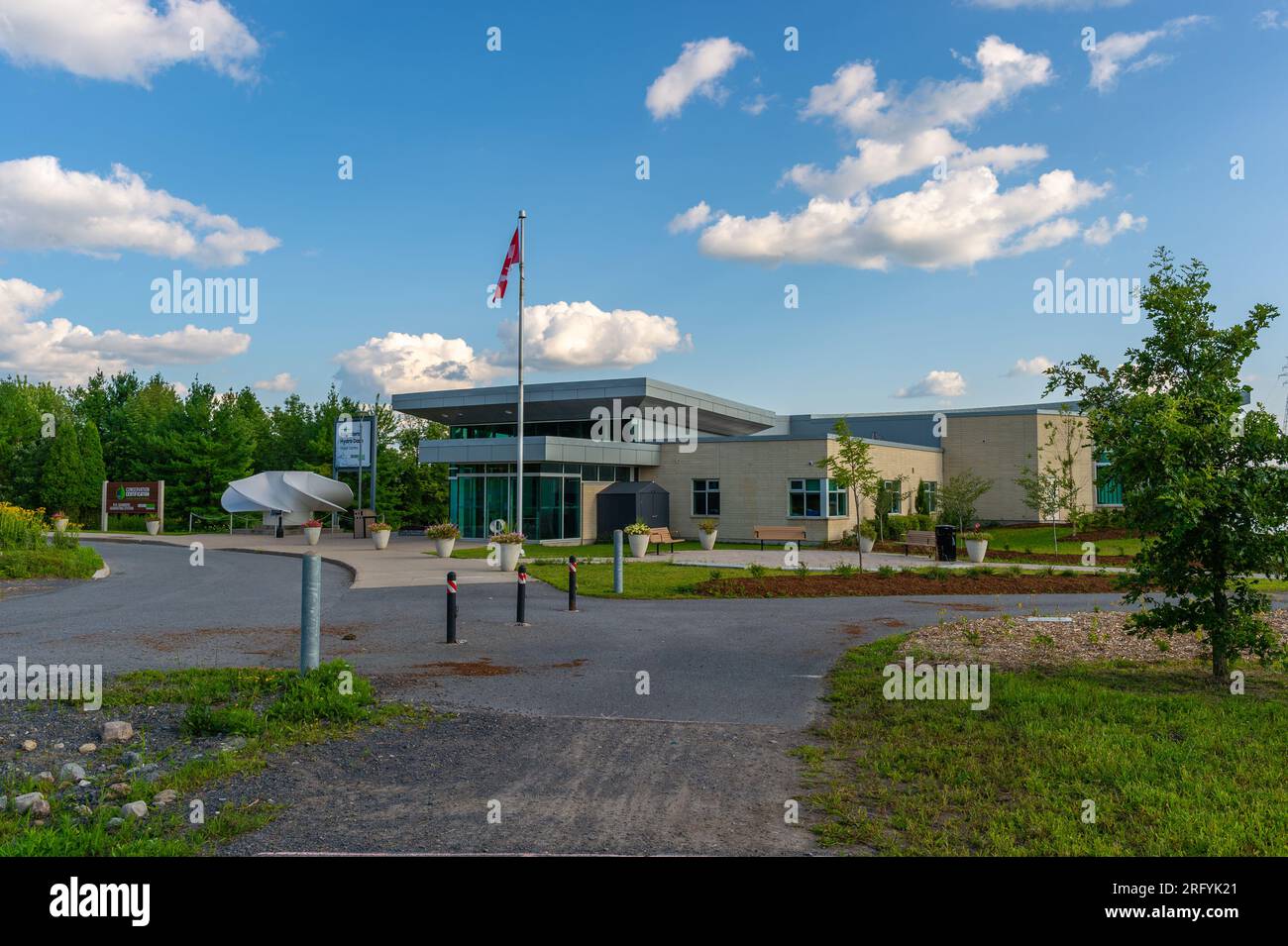 The visitor's Centre at the Moses Sanders Power Dam, Cornwall, Ontario ...