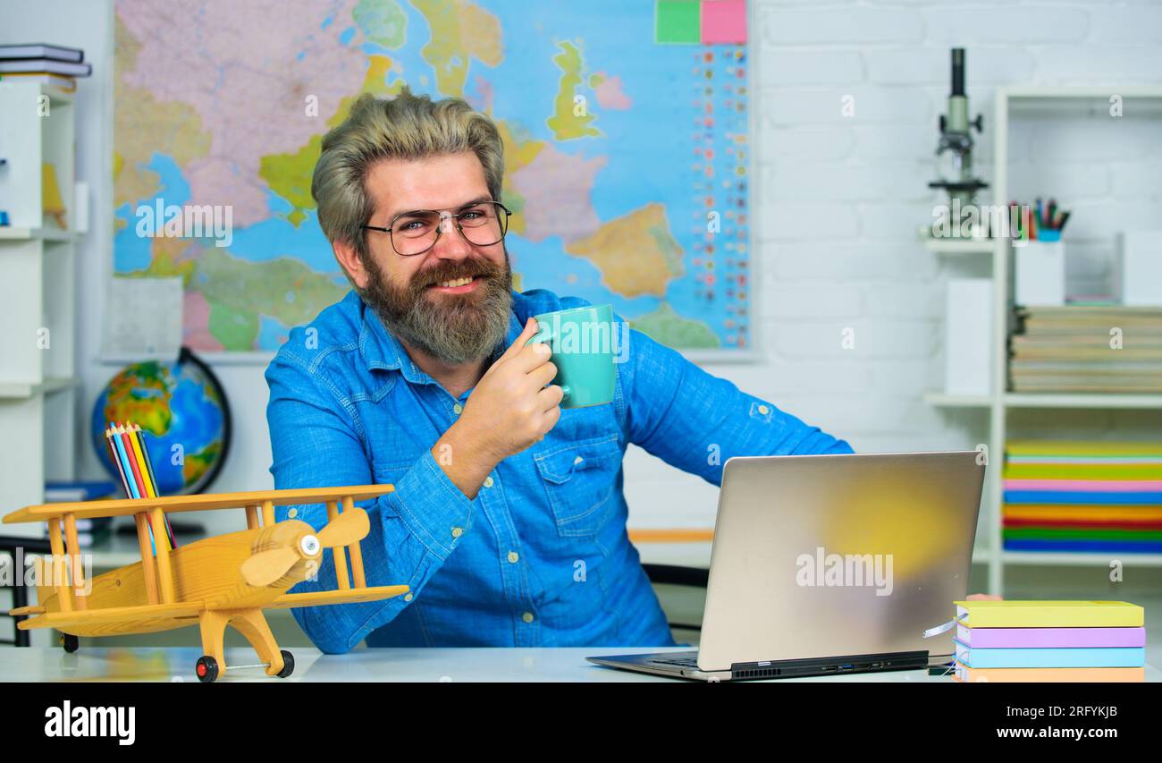 School teacher man hi-res stock photography and images - Alamy