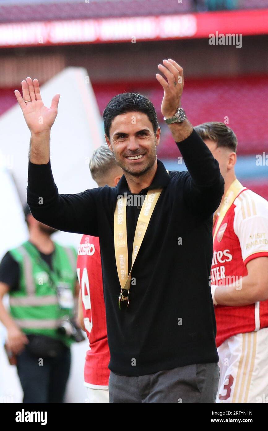 London, UK. 06th Aug, 2023. Arsenal manager Mikel Arteta celebrates ...
