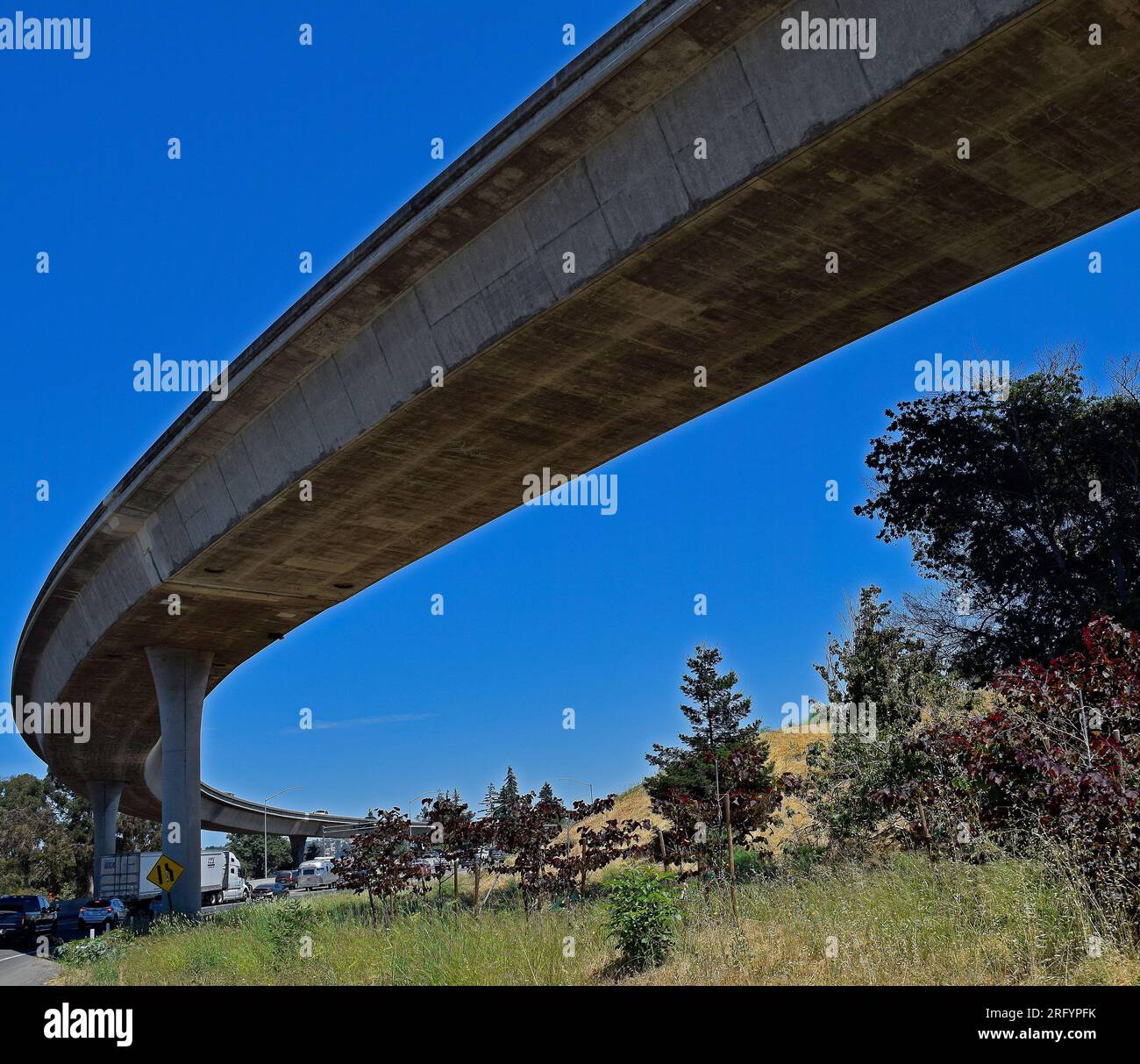 Raised freeway hi-res stock photography and images - Alamy