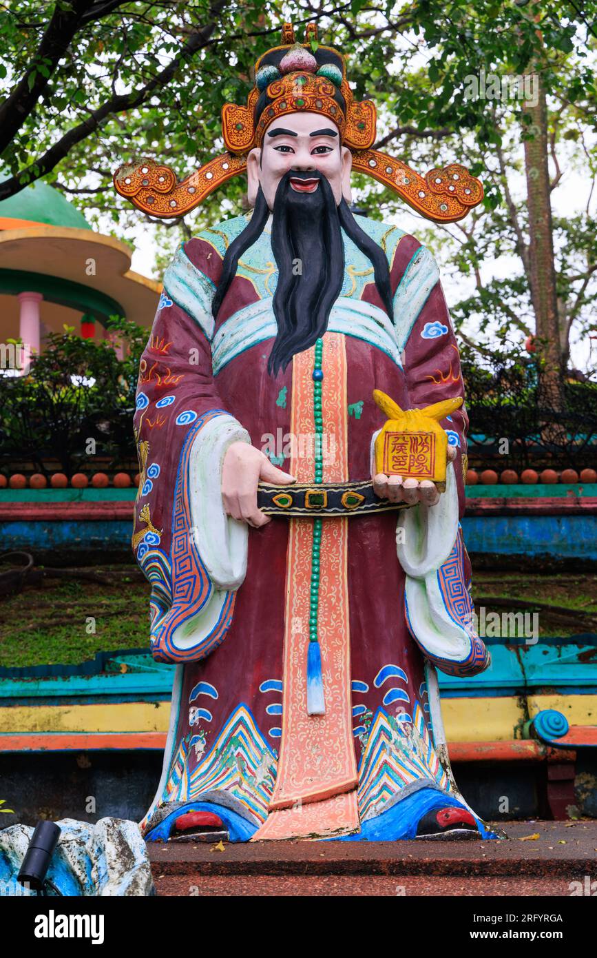 The God of Prosperity (Lu), one of the three devines at Haw Par Villa ...