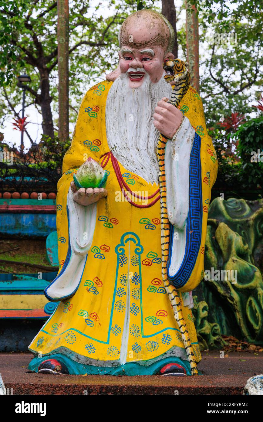 The God of Longevity (Shou), one of the three devines at Haw Par Villa ...