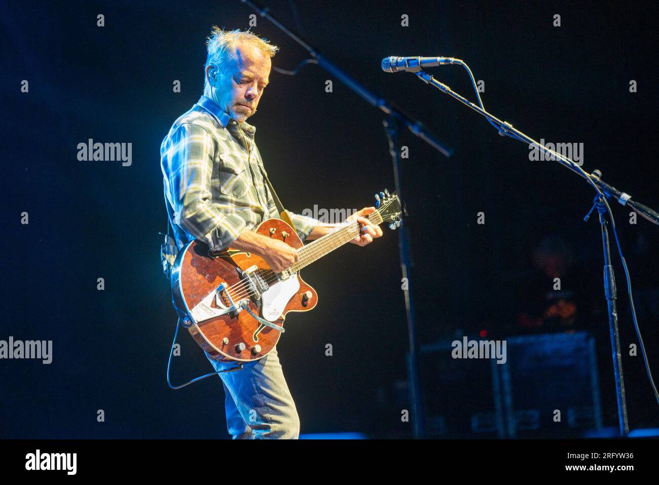 Counting crows singer hi-res stock photography and images - Alamy