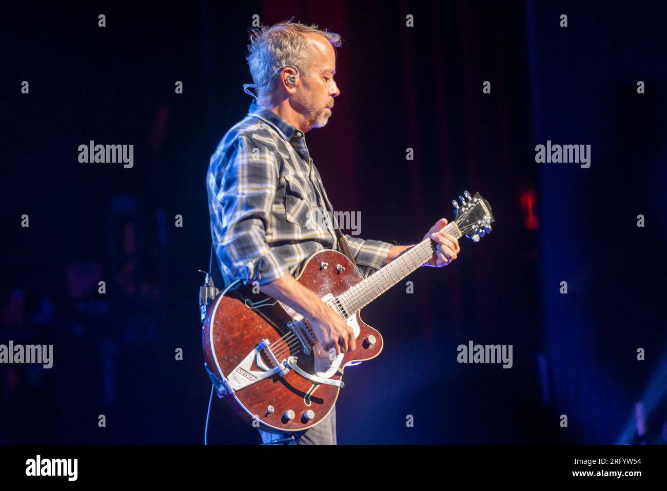 Counting crows performance hi-res stock photography and images - Alamy