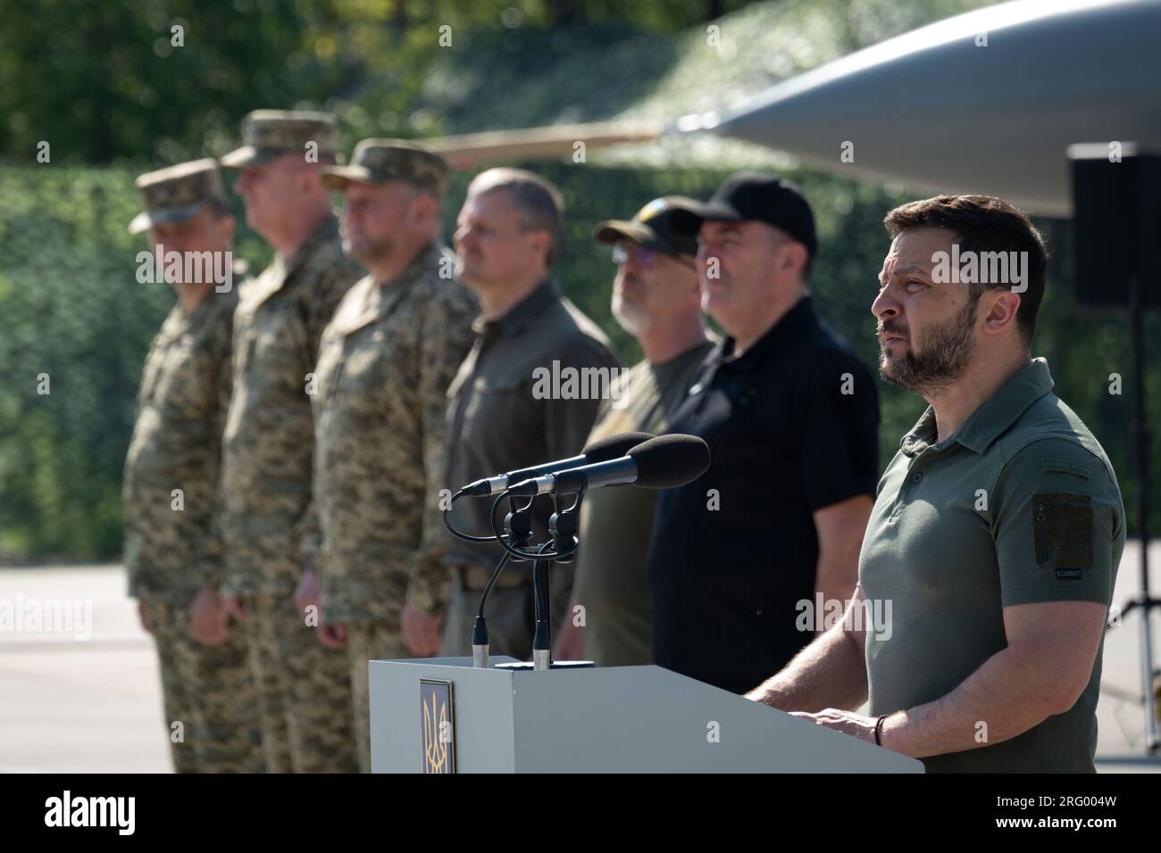 Ukrainian President Volodymyr Zelenskyy meets with servicemembers of ...