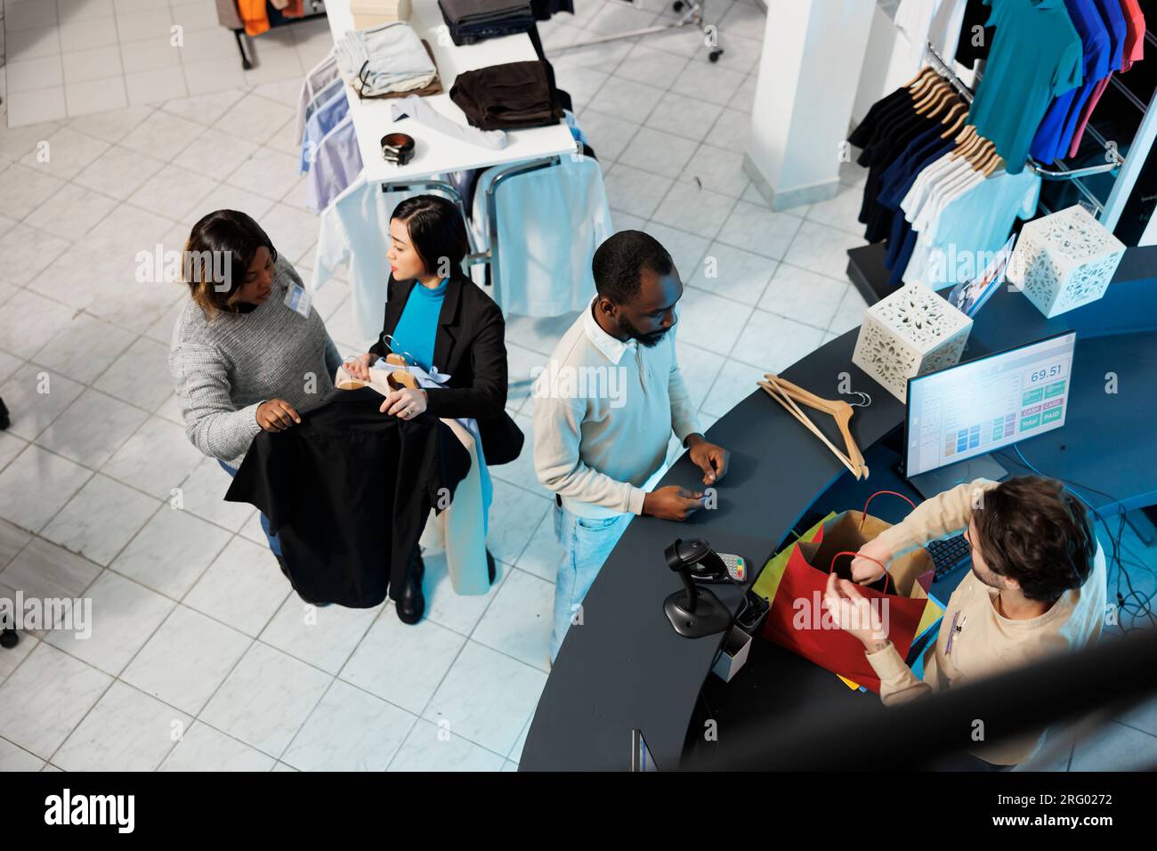Waiting counter customer customers hi-res stock photography and images ...