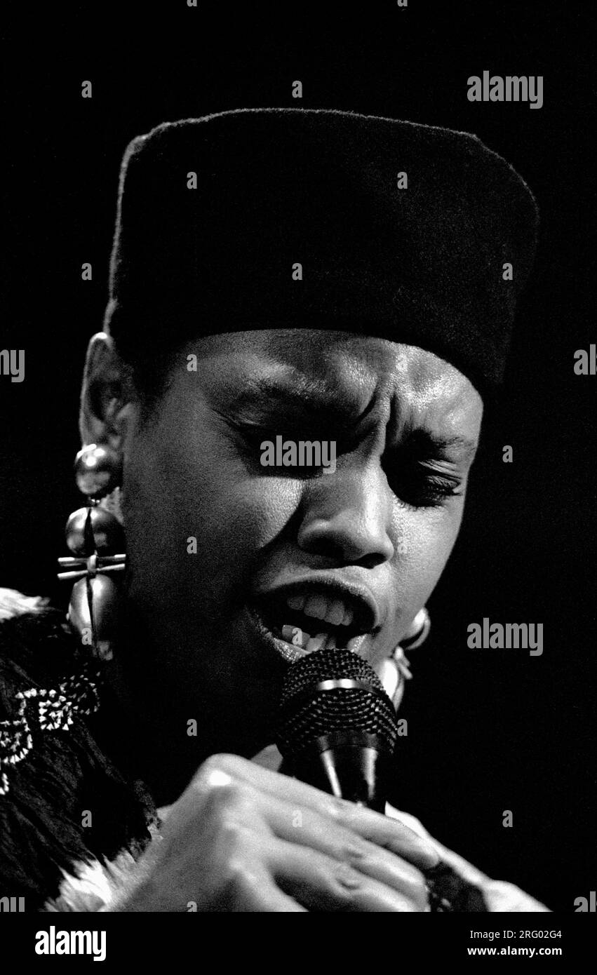 DIANNE REEVES sings at the MONTEREY JAZZ FESTIVAL - MONTEREY ...