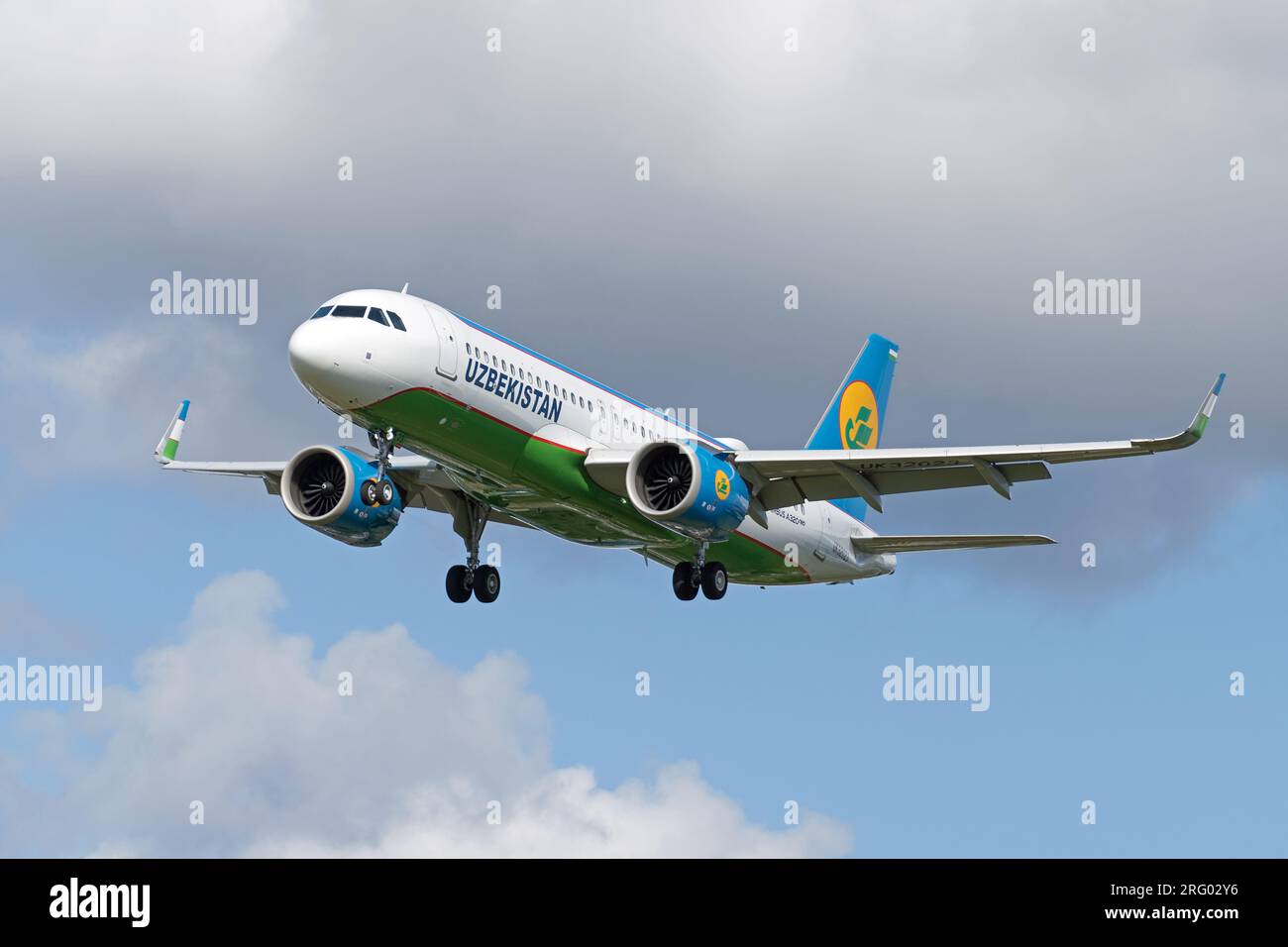 Uzbekistan Airways Airbus A321 plane landing at London's Heathrow ...
