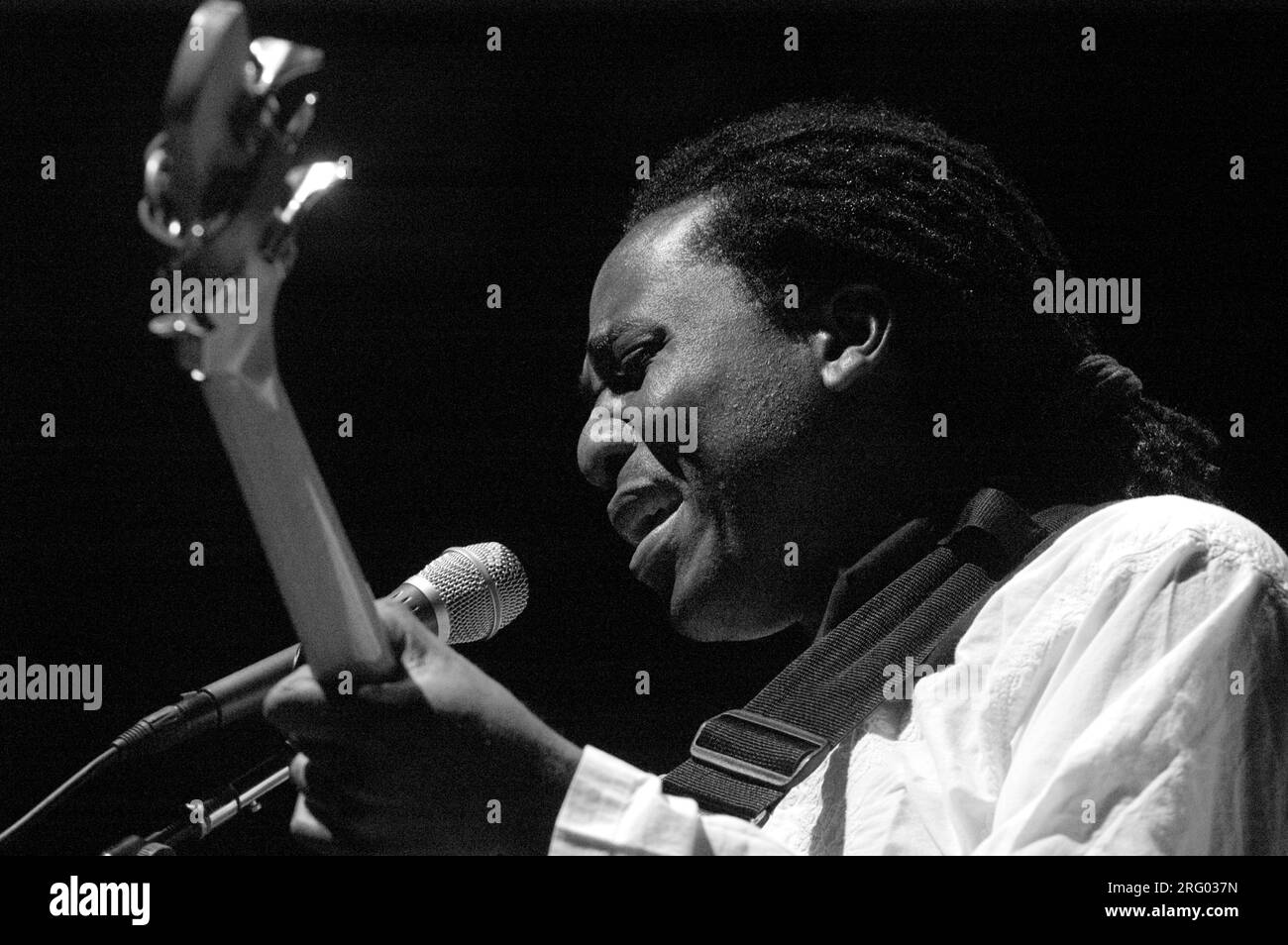 Richard bona bass Black and White Stock Photos & Images - Alamy
