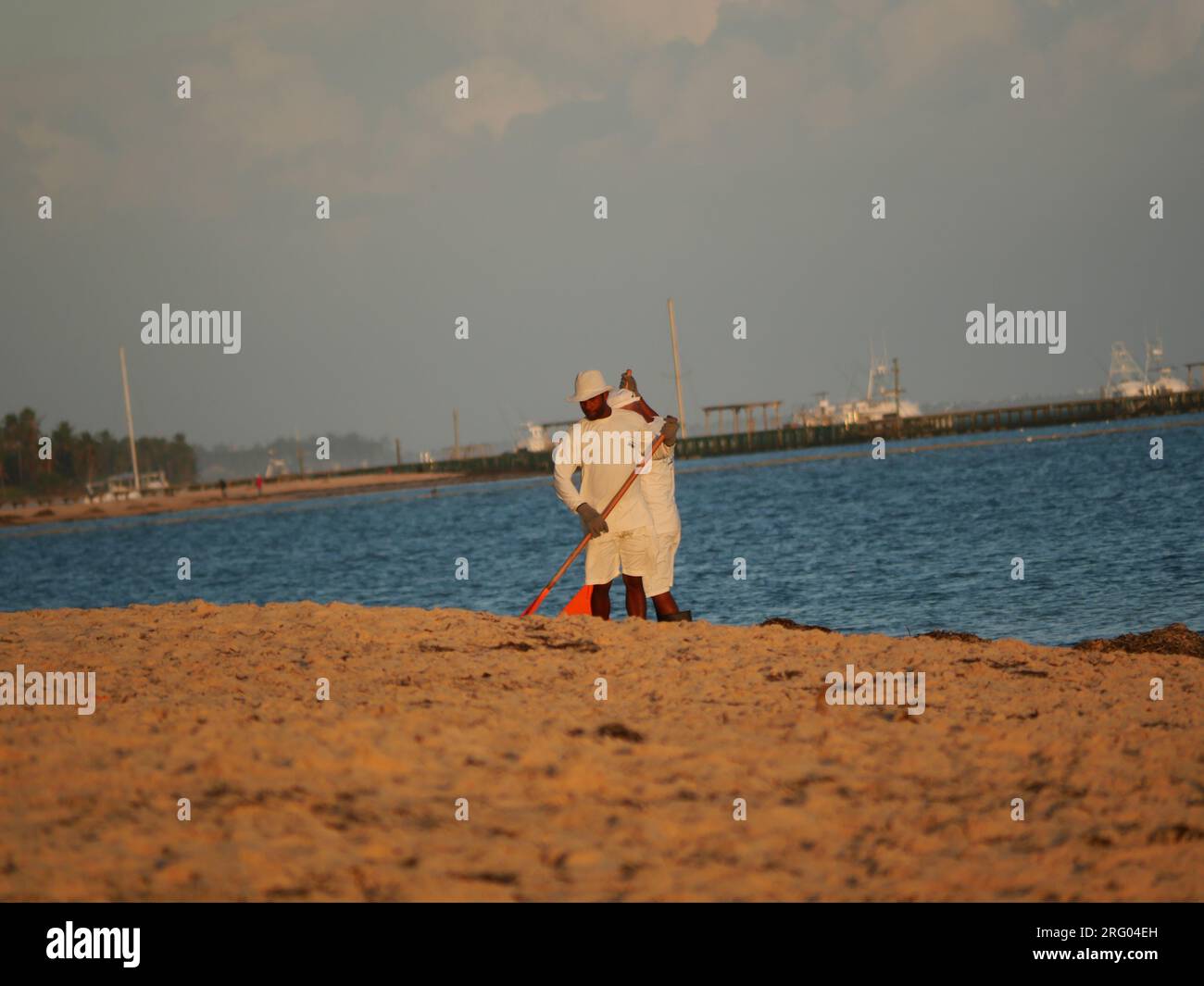 Beach sand cleaning hi-res stock photography and images - Alamy