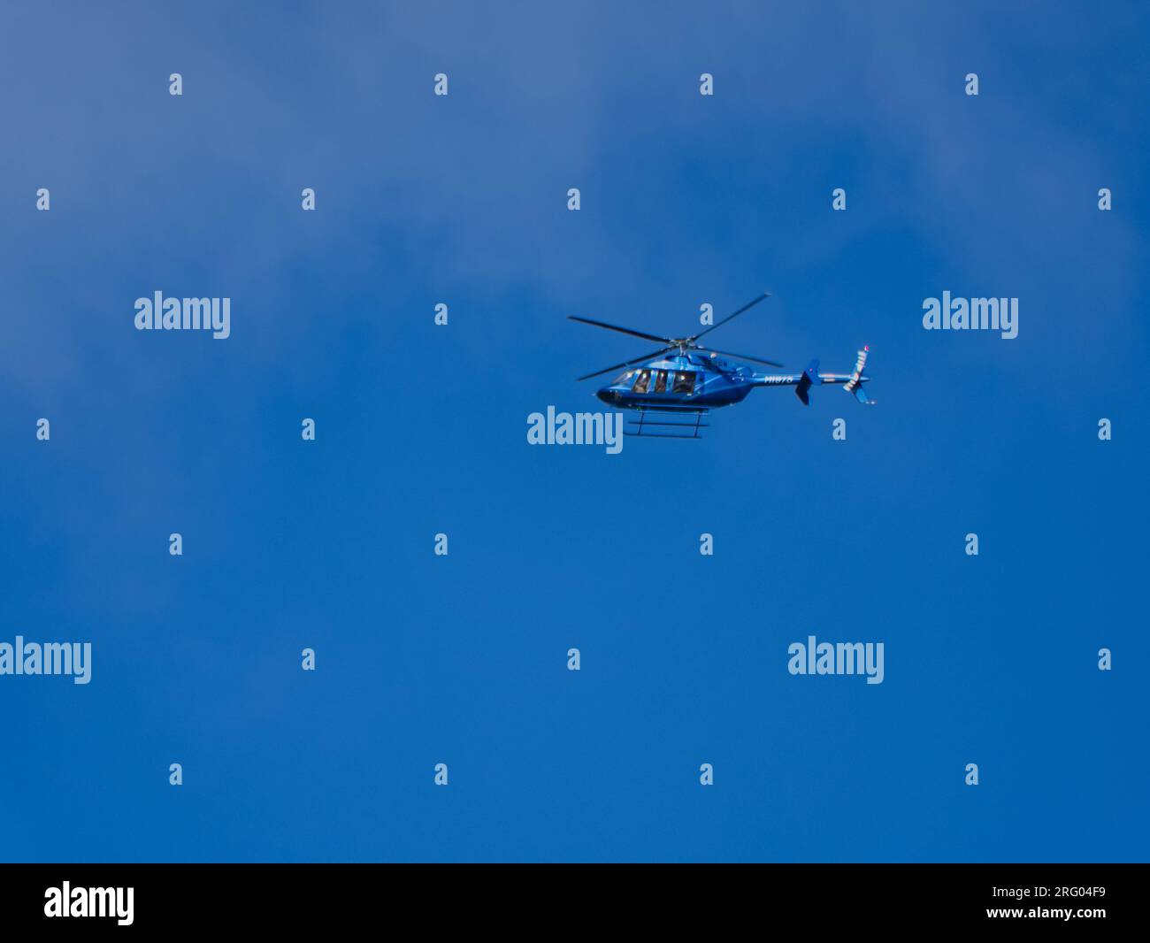 Flying helicopter hi-res stock photography and images - Alamy