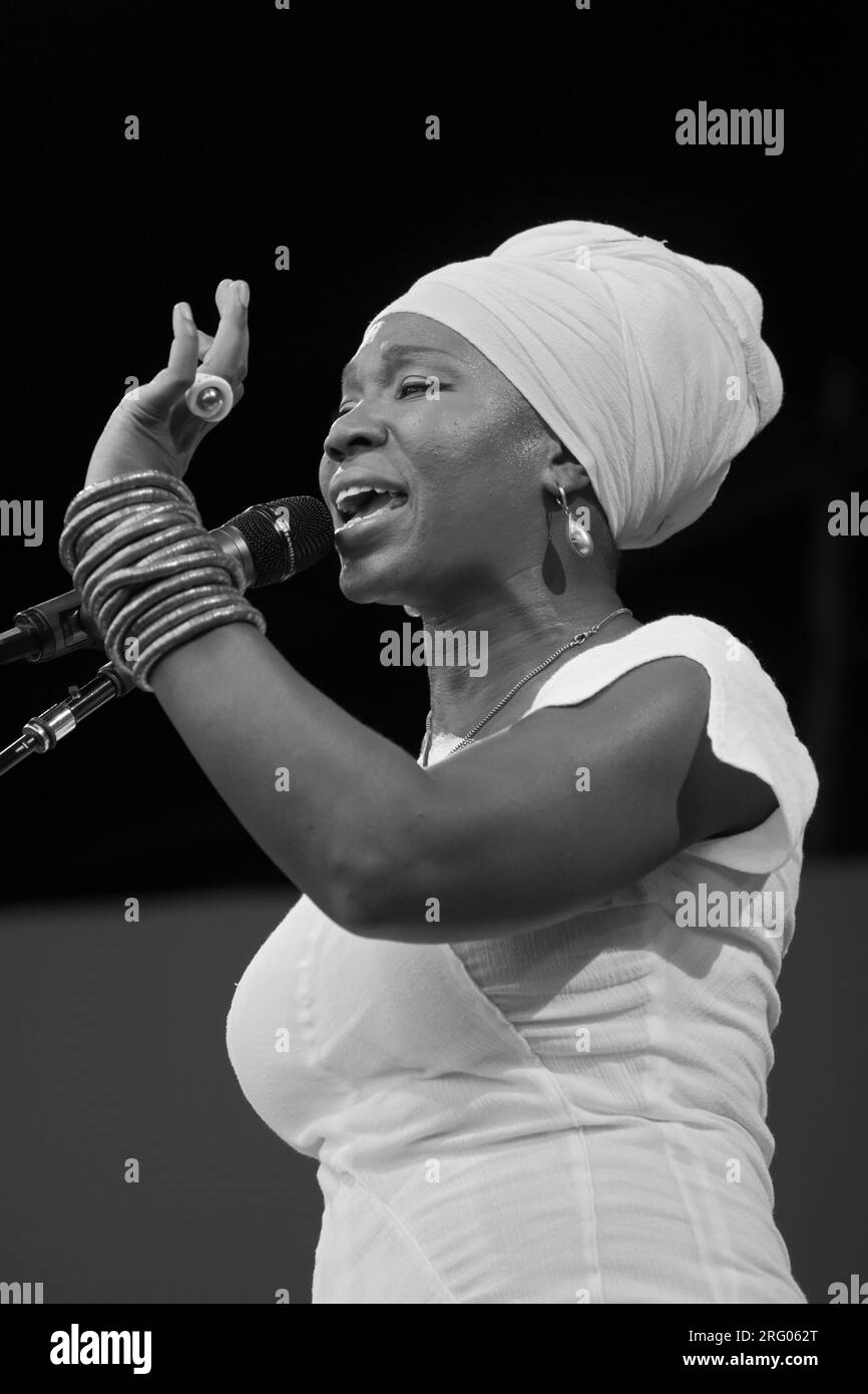 India arie Black and White Stock Photos & Images - Alamy