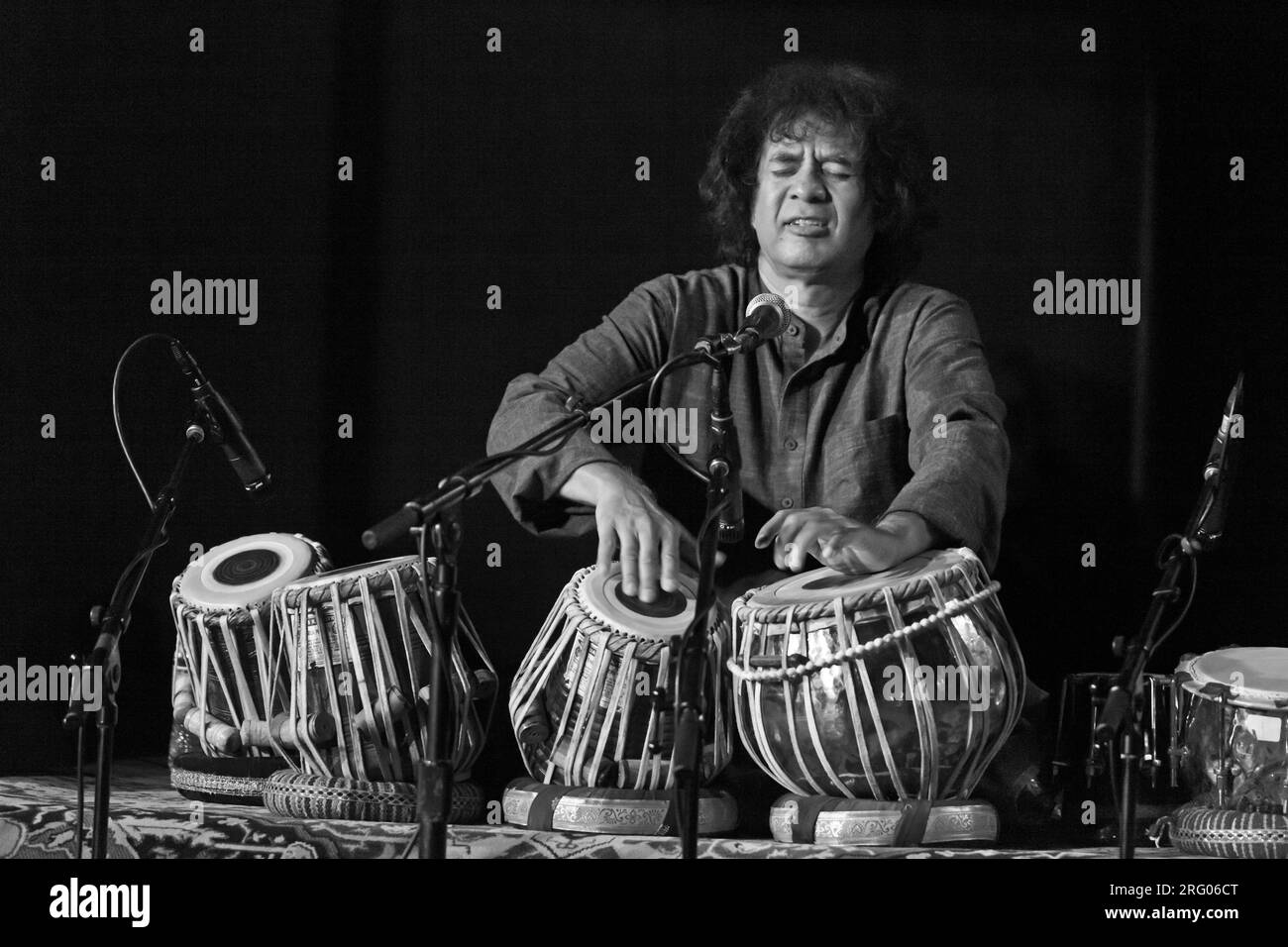 Indian tabla player hi-res stock photography and images - Alamy