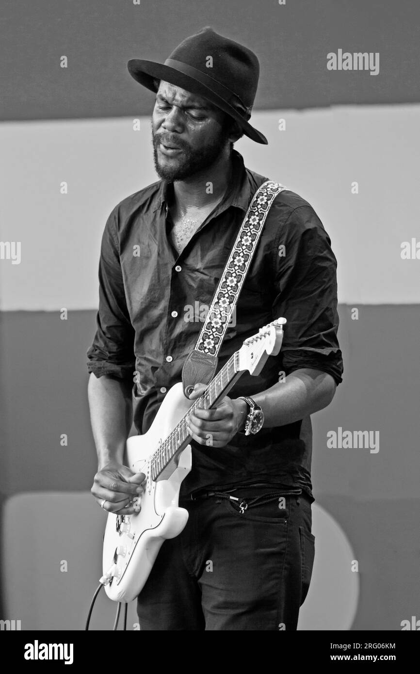 Gary clark jr guitar Black and White Stock Photos & Images - Alamy
