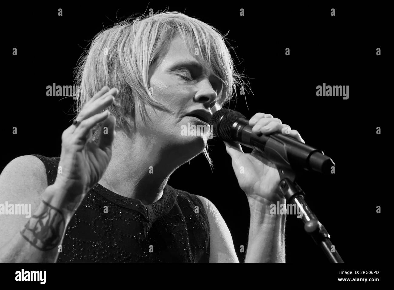 SHAWN COLVIN sings for BILLY CHILDS on the main stage of the MONTEREY ...