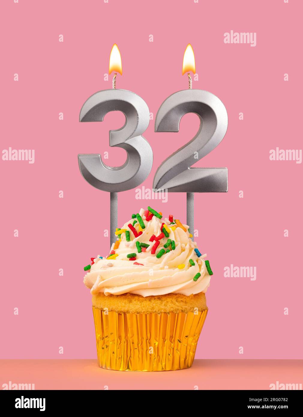 Number 32 candle with cupcake - Birthday card Stock Photo - Alamy