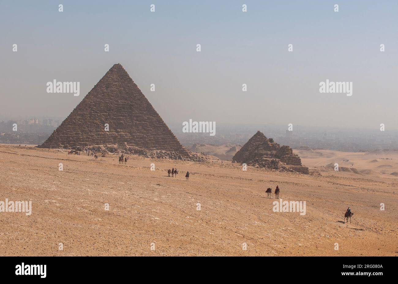 Great pyramids one wonders hi-res stock photography and images - Alamy
