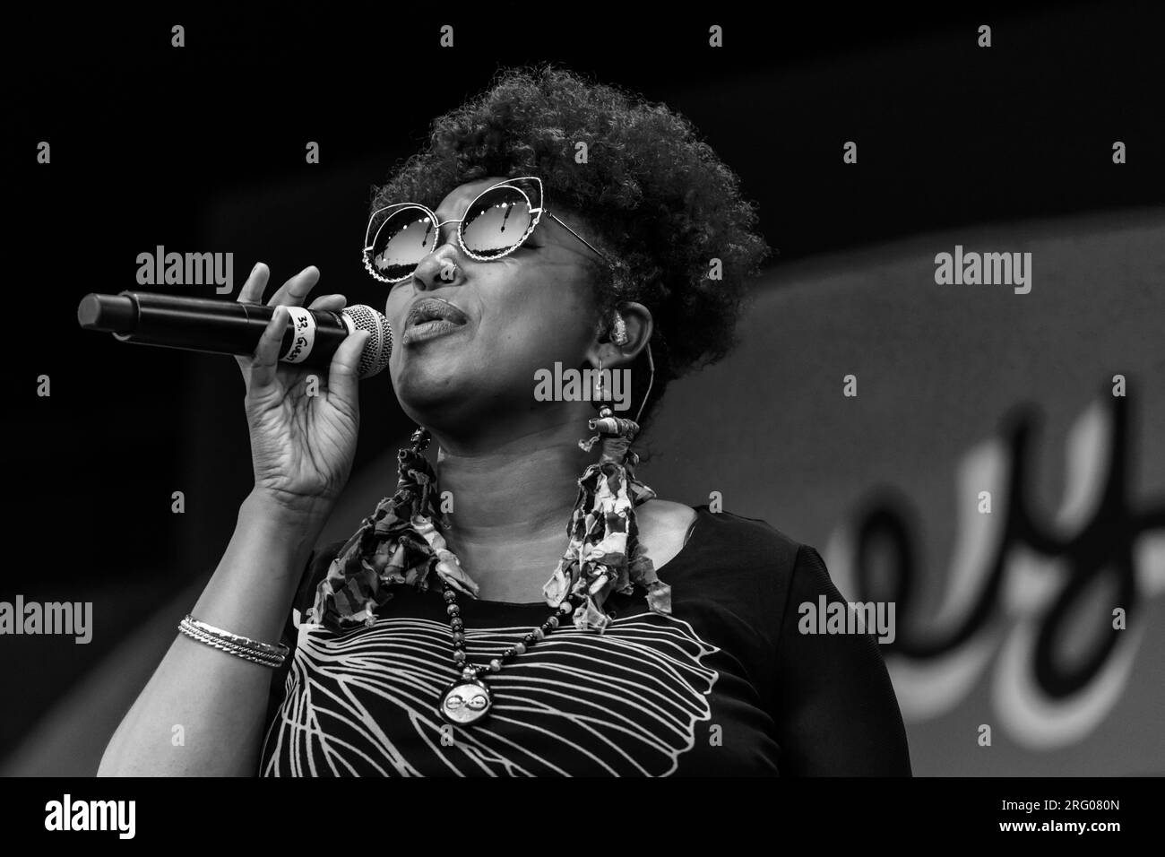 Backup singer Black and White Stock Photos & Images - Alamy