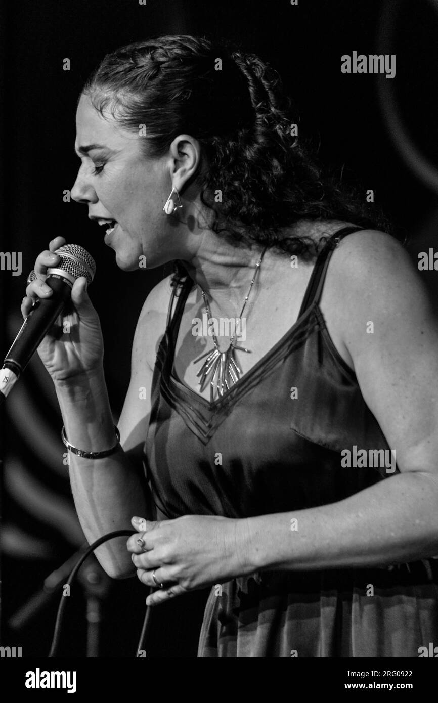 Destani wolf hi-res stock photography and images - Alamy