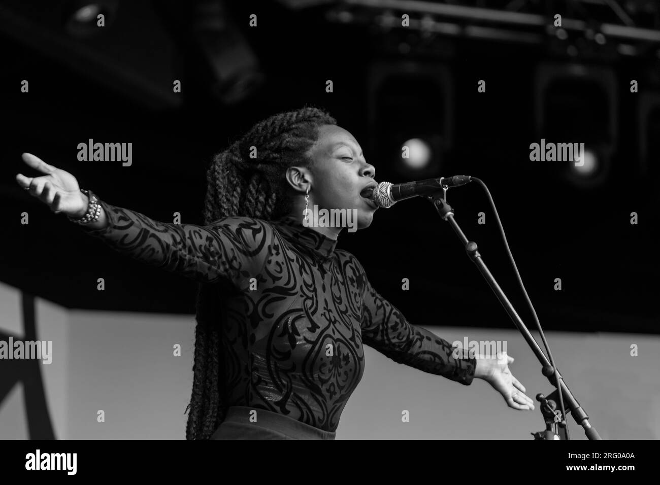 Debo Ray sings for Terri Lyne Carrington + Social Science at the 2021 ...