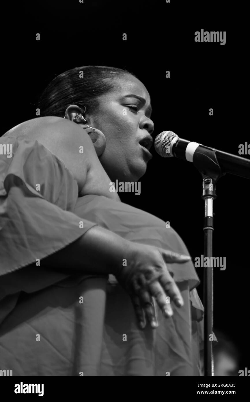 Backup singer Black and White Stock Photos & Images - Alamy