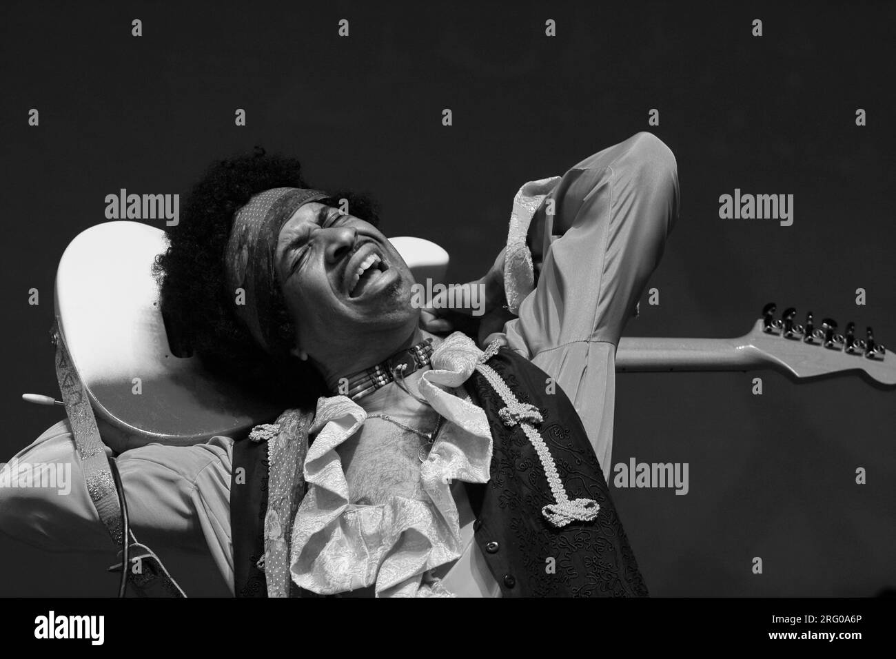 CARLTON POWARD plays tribute to Jimi Hendrix of the SF Summer of Love ...