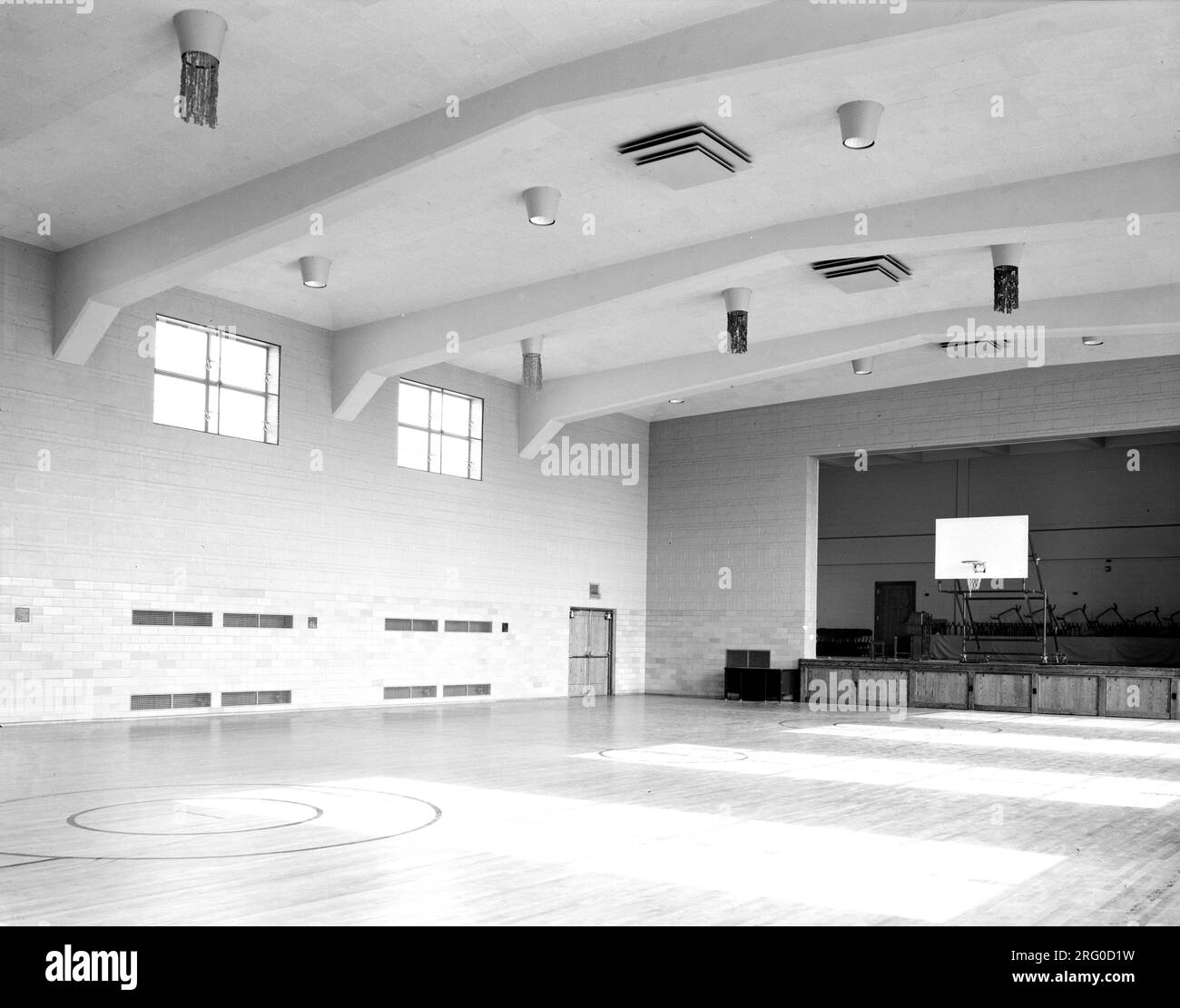 School gymnasium 1930 hi-res stock photography and images - Alamy