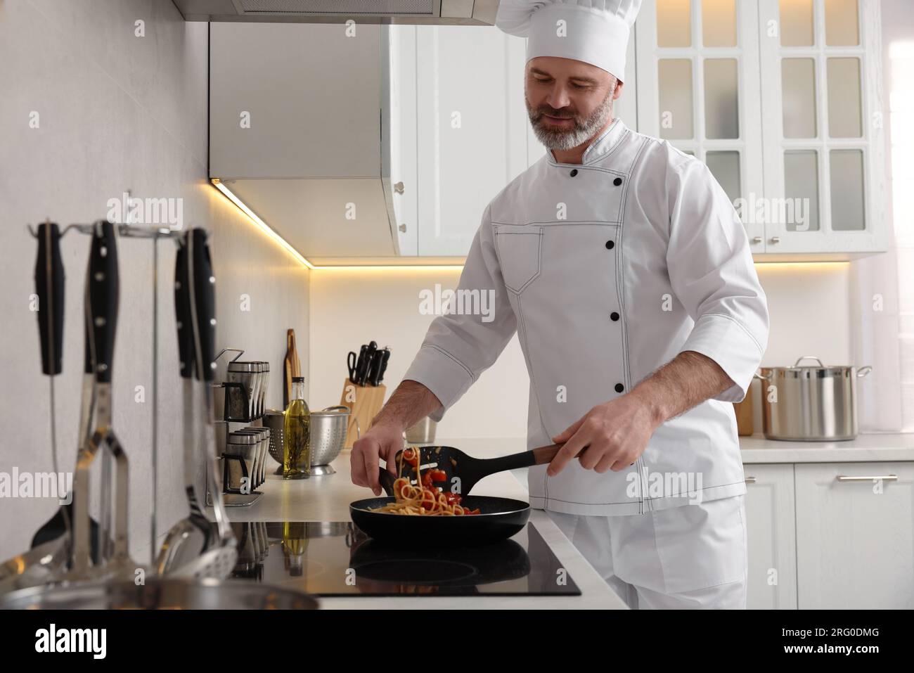 Professional chef delicious pasta hi-res stock photography and images ...