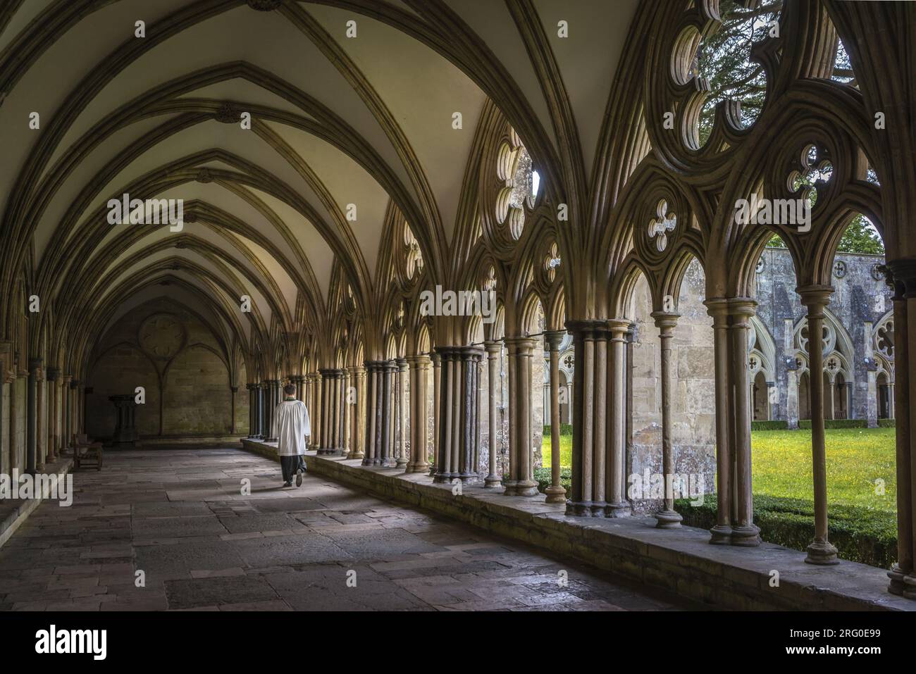 Salisbury Cathedral Cloister arcade, the largest in the UK, Salisbury ...