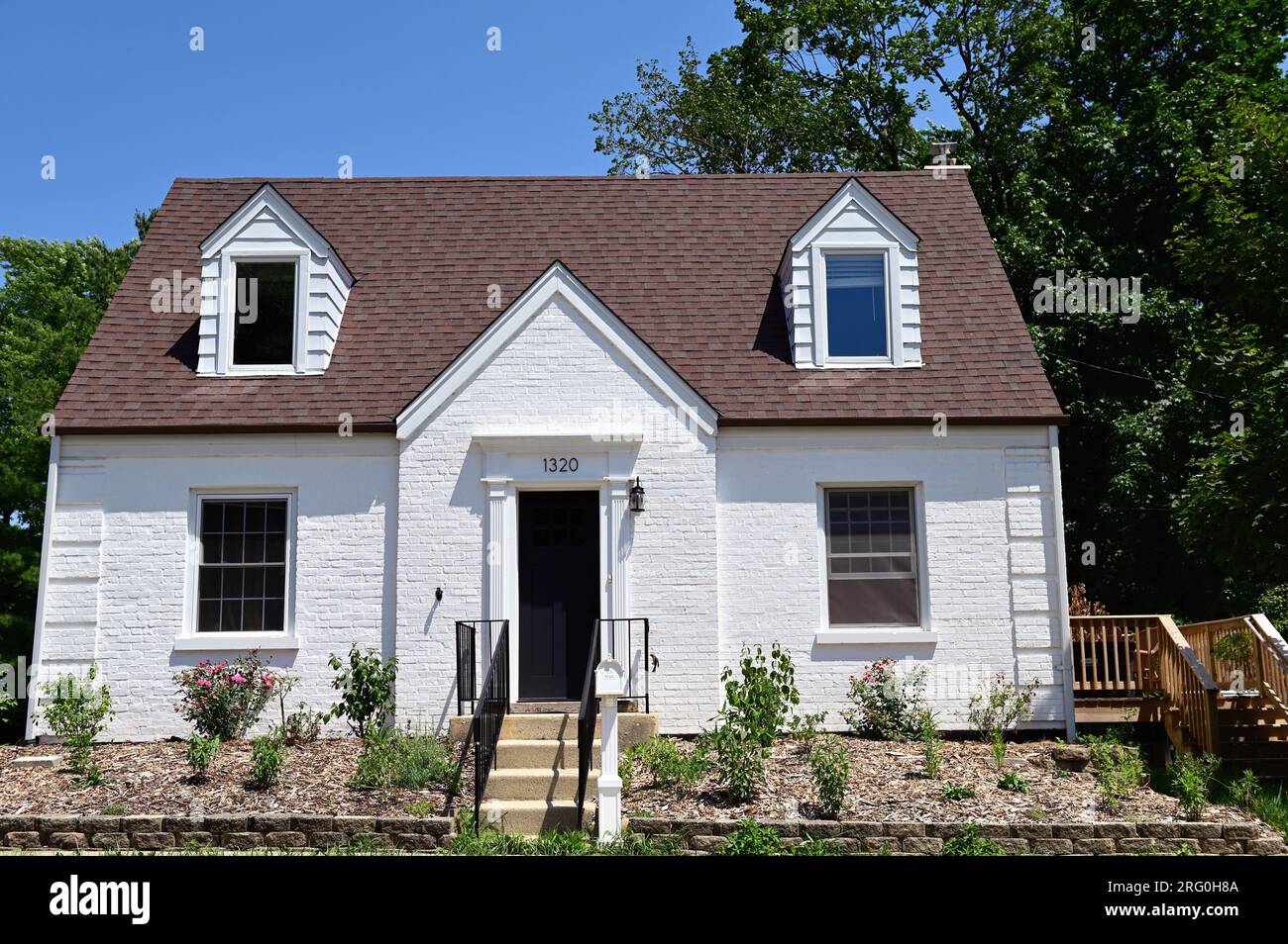 Tiny house exterior us hi-res stock photography and images - Alamy
