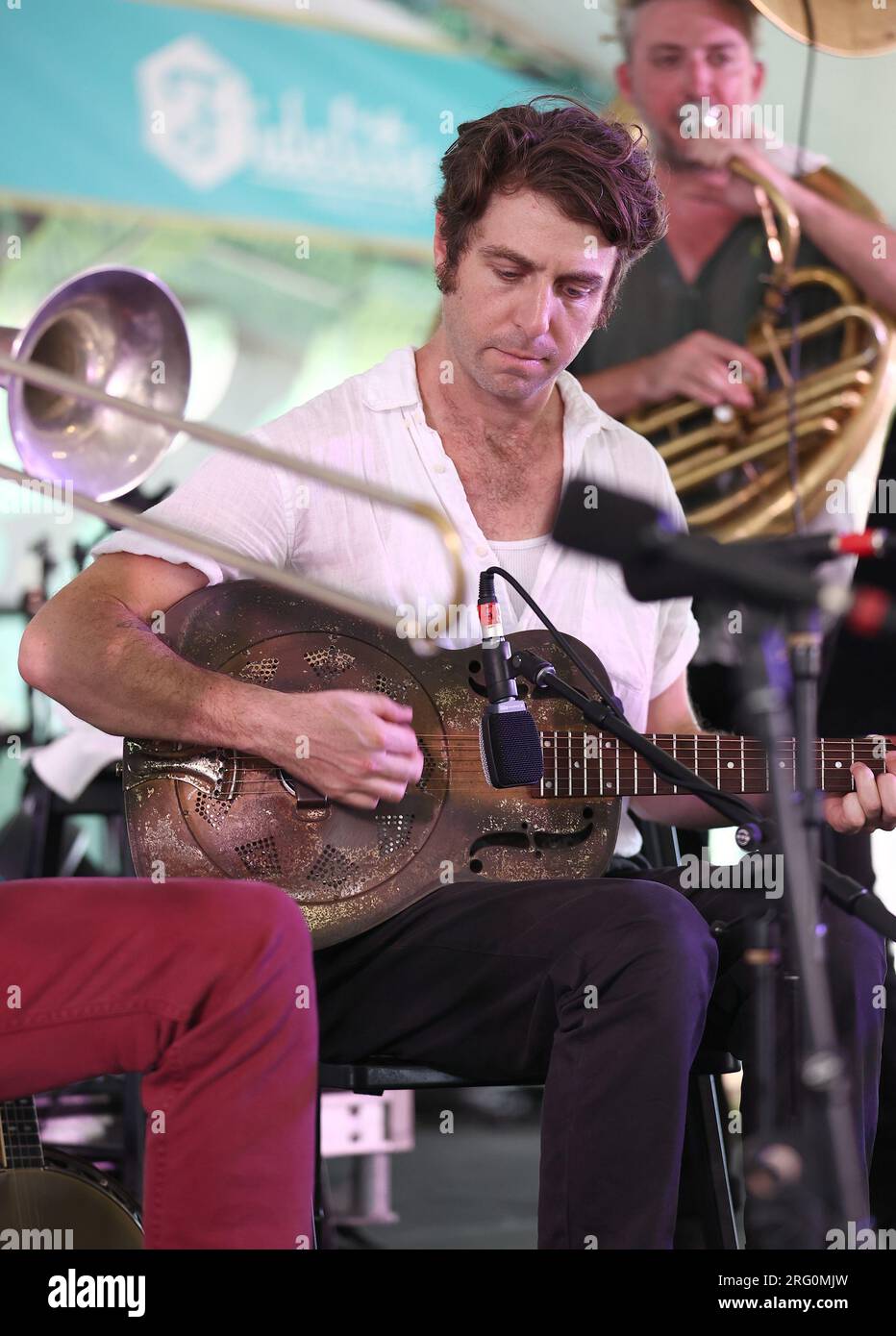 Tuba skinny hi-res stock photography and images - Alamy