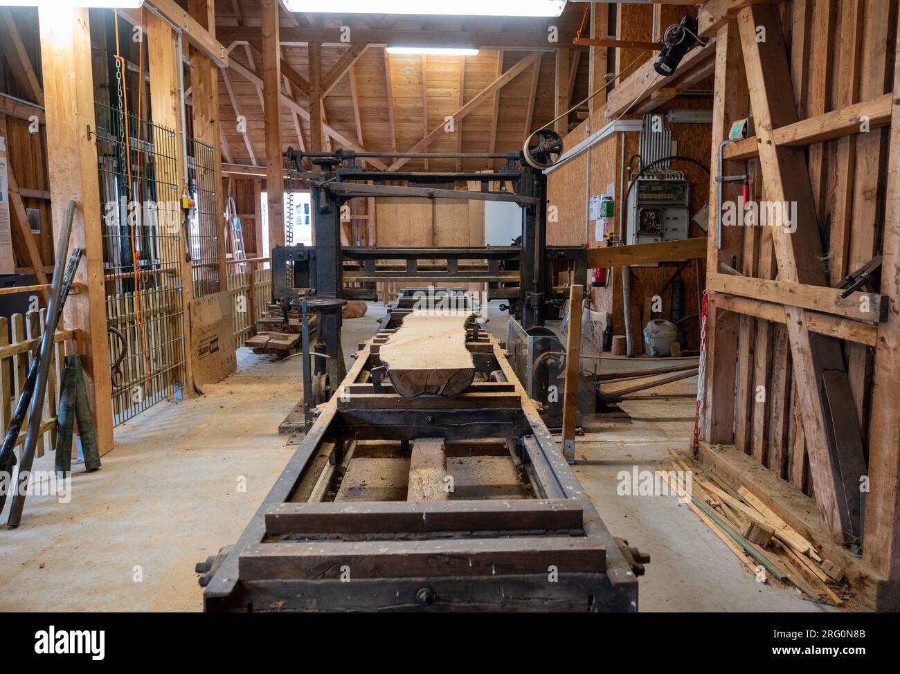 Morbach Weiperath, Germany. 31st July, 2023. A horizontal frame saw ...