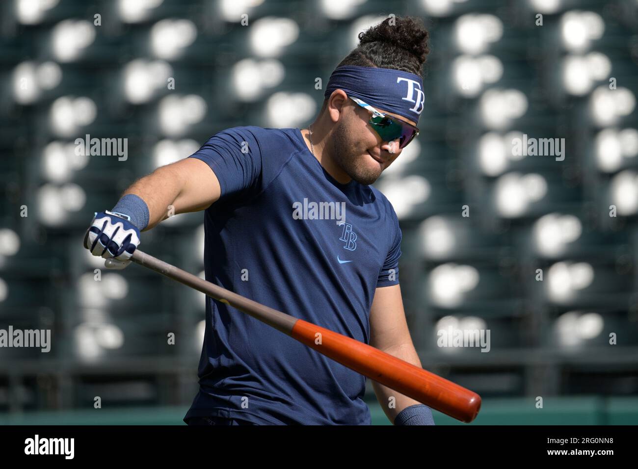 Tampa Bay Rays' Jonathan Aranda warms up while waiting to take batting ...