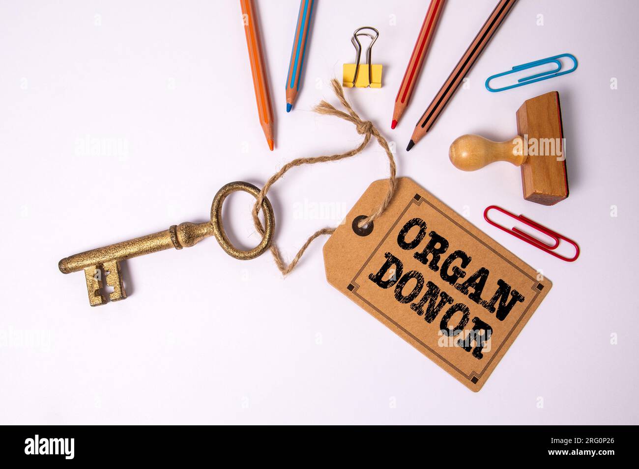 ORGAN DONOR. Cardboard price tag and key on a white background Stock ...