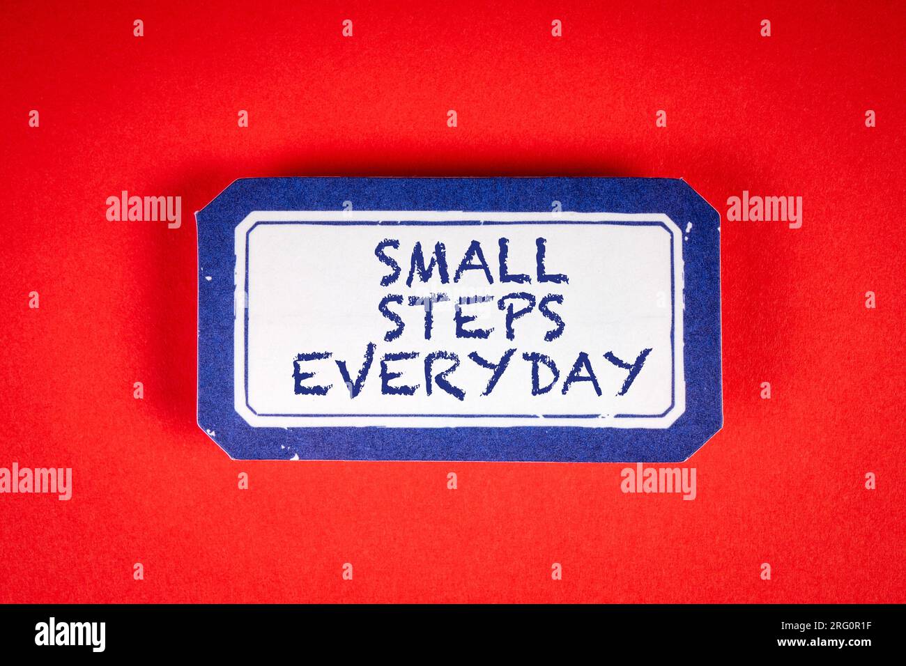 SMALL STEPS EVERYDAY. Sticky note with text on a red background Stock ...