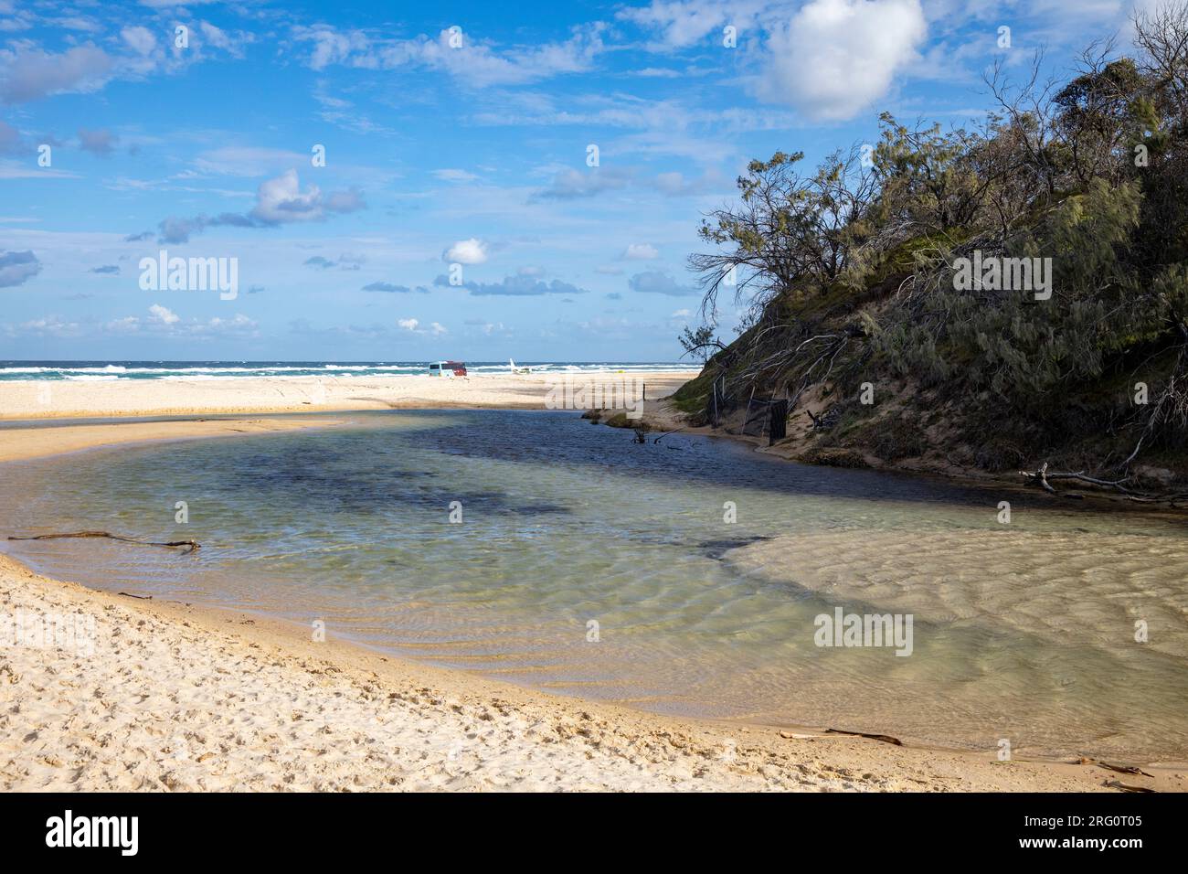 75 mile beach on Fraser Island K'gari and Eli creek tourist attraction ...