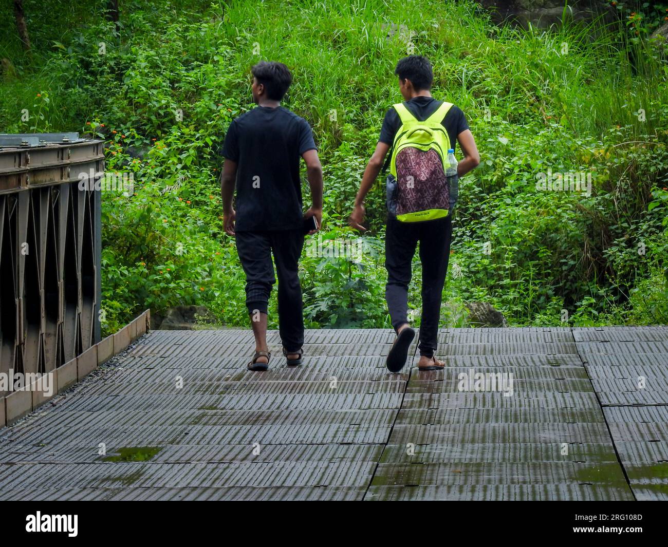 October 14th 2022, Uttarakhand India. Adventurous teens exploring lush Uttarakhand hills in ...