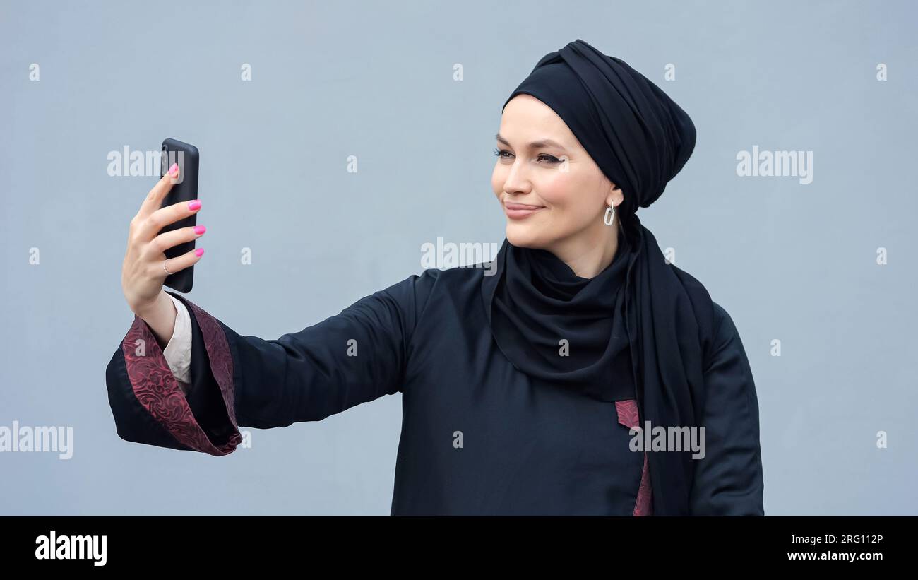 Glad muslim girl hi-res stock photography and images - Alamy