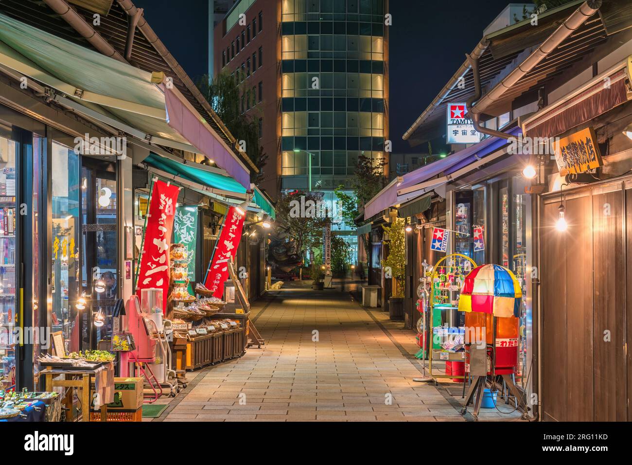 Old shopping street japan hi-res stock photography and images - Alamy