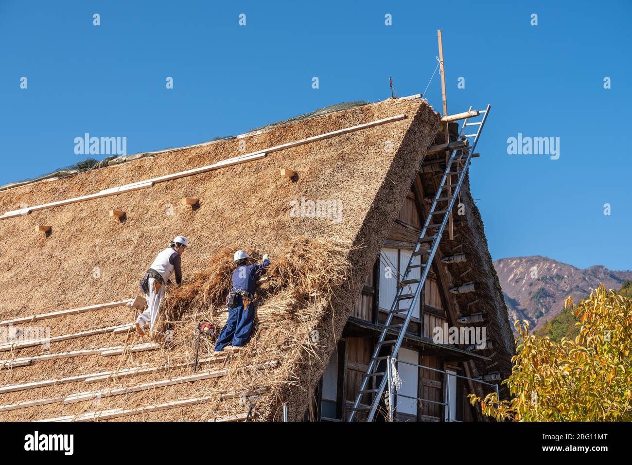 Gassho roof repair hi-res stock photography and images - Alamy