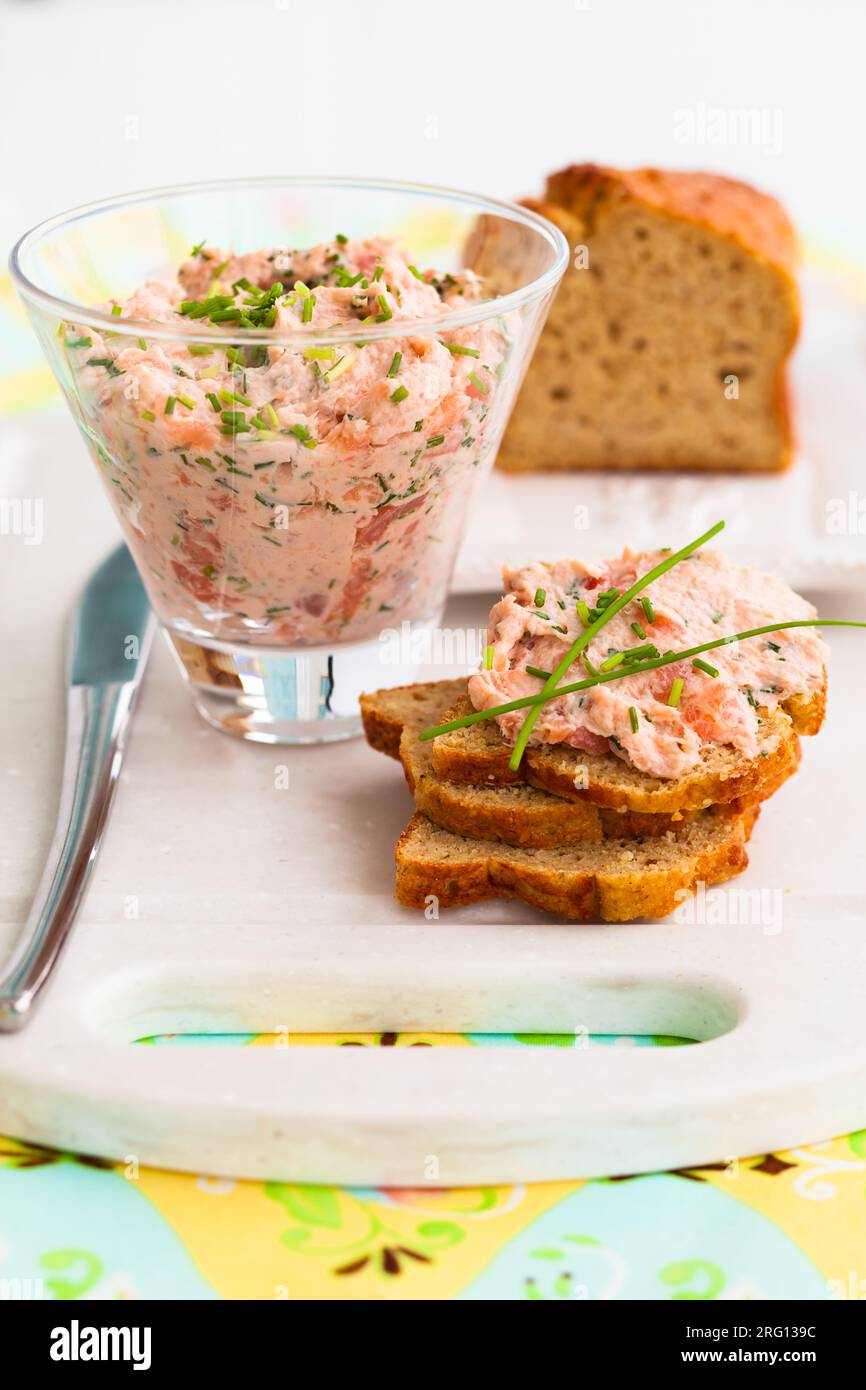 Salmon and soft cheese spread on bread Stock Photo - Alamy