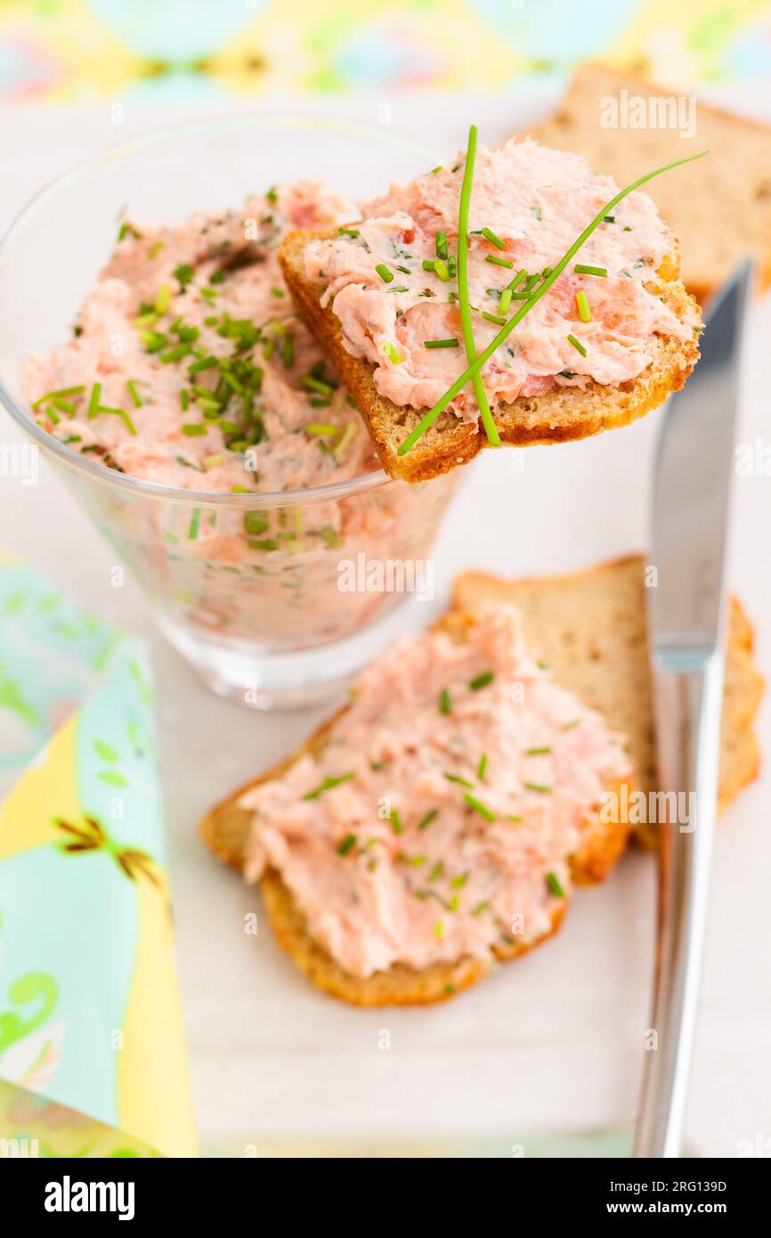 Salmon and soft cheese spread on bread Stock Photo - Alamy