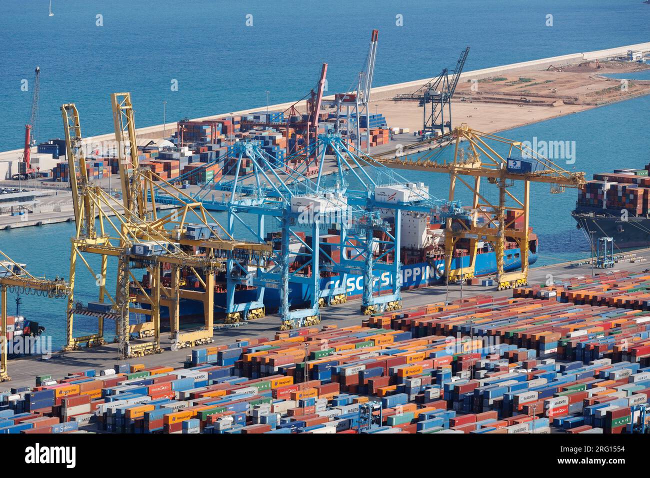 Barcelona sea water plant hi-res stock photography and images - Alamy