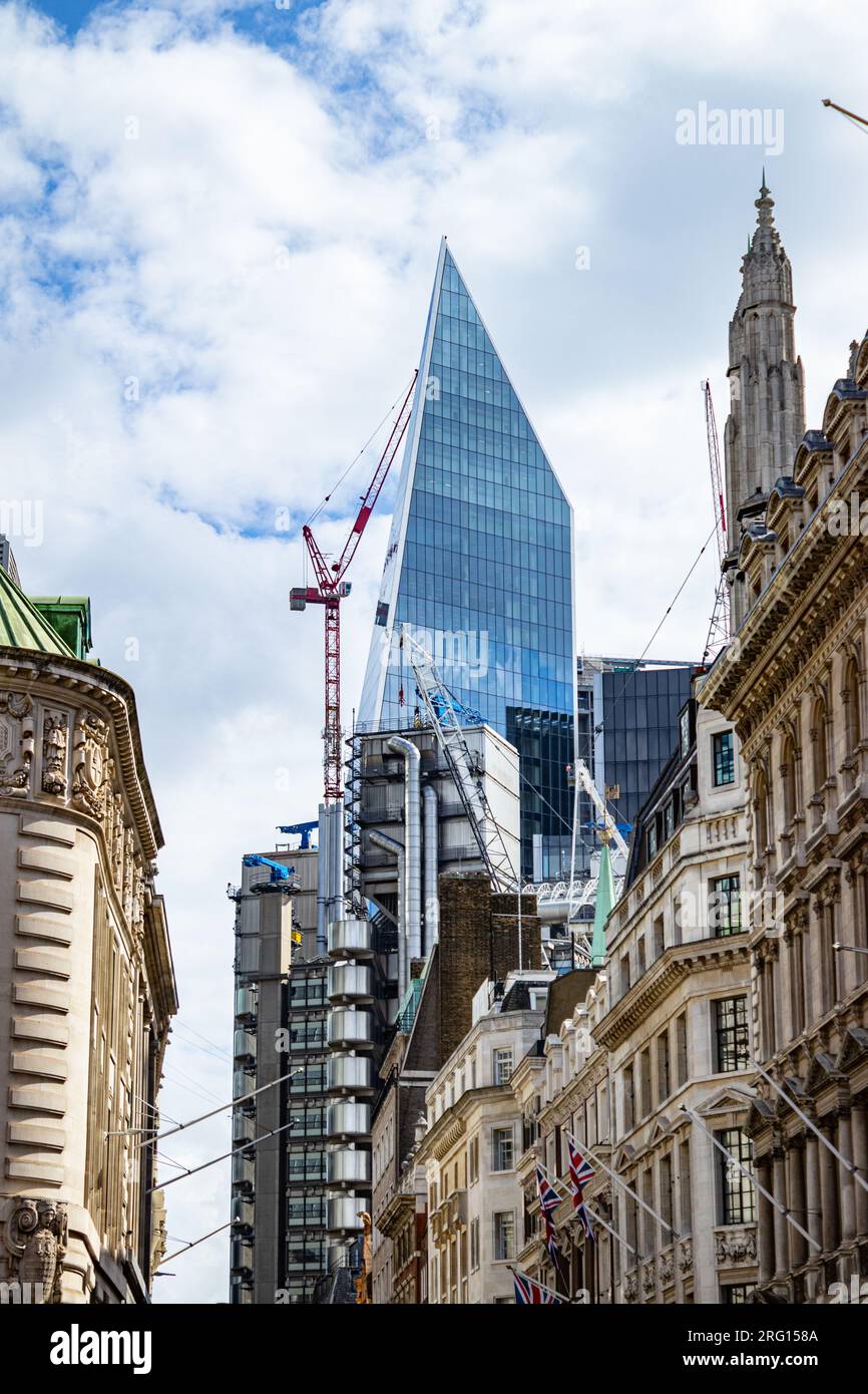 The Scalpel skyscraper and the Lloyd's Building in the City of London, United Kingdom Stock ...