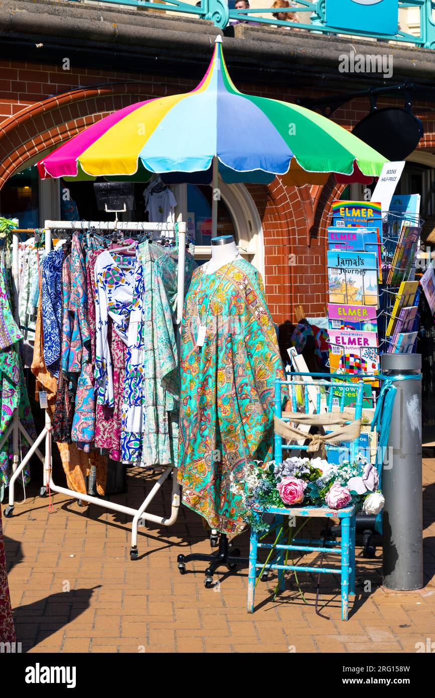 Beach clothing shops in the Kings Road Arches, Brighton, England Stock ...