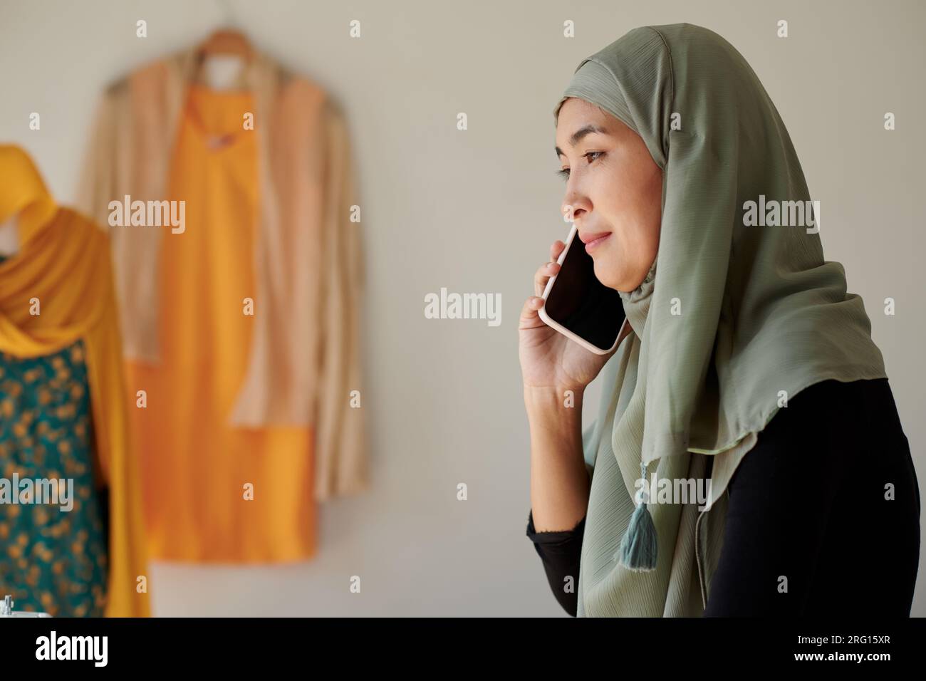Happy positive muslim business woman hi-res stock photography and ...